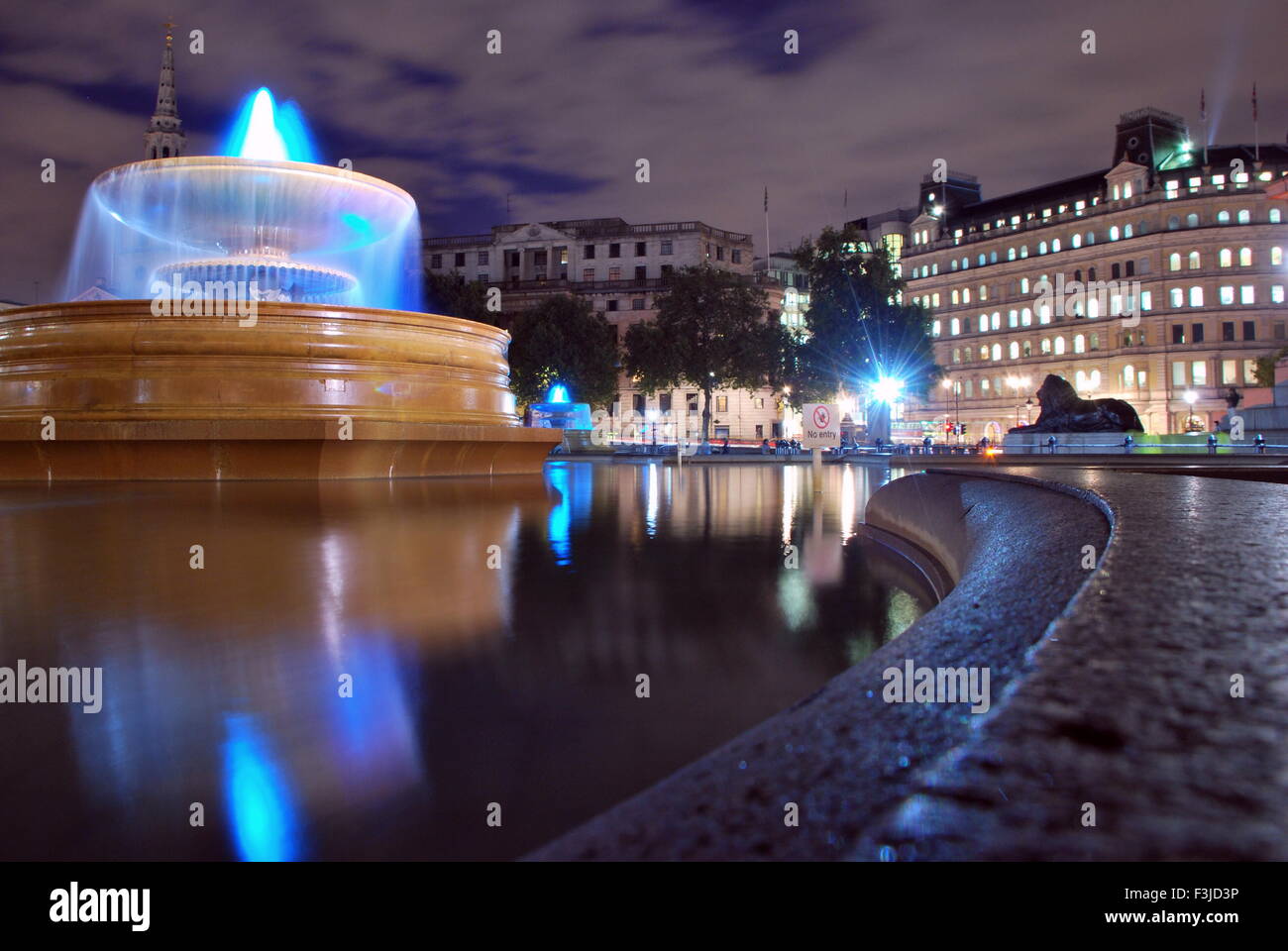 London National Gallery Fountain High Resolution Stock Photography and ...
