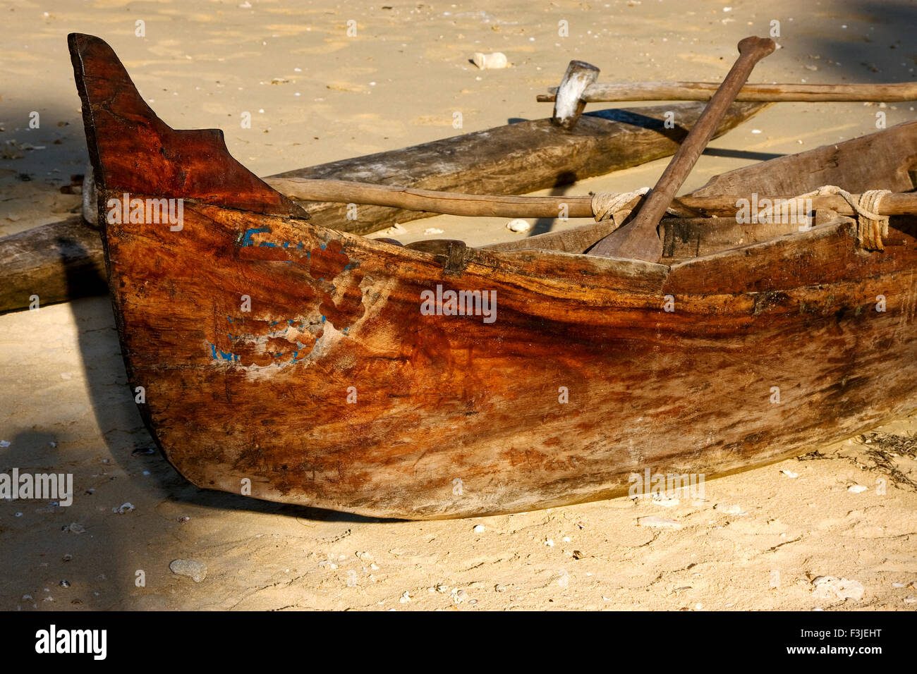 nosy be madagascar boat oar and coastline Stock Photo - Alamy