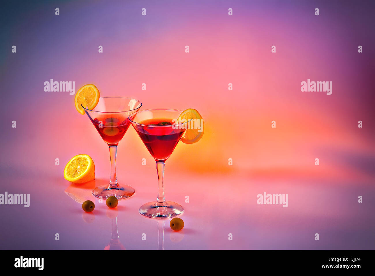 Olive martinis hi-res stock photography and images - Alamy