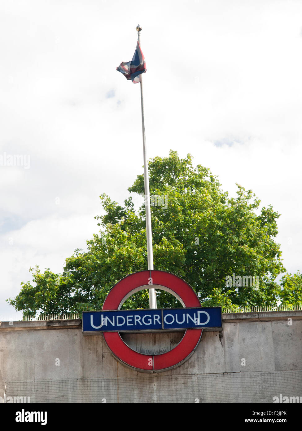 London Underground sign Stock Photo - Alamy
