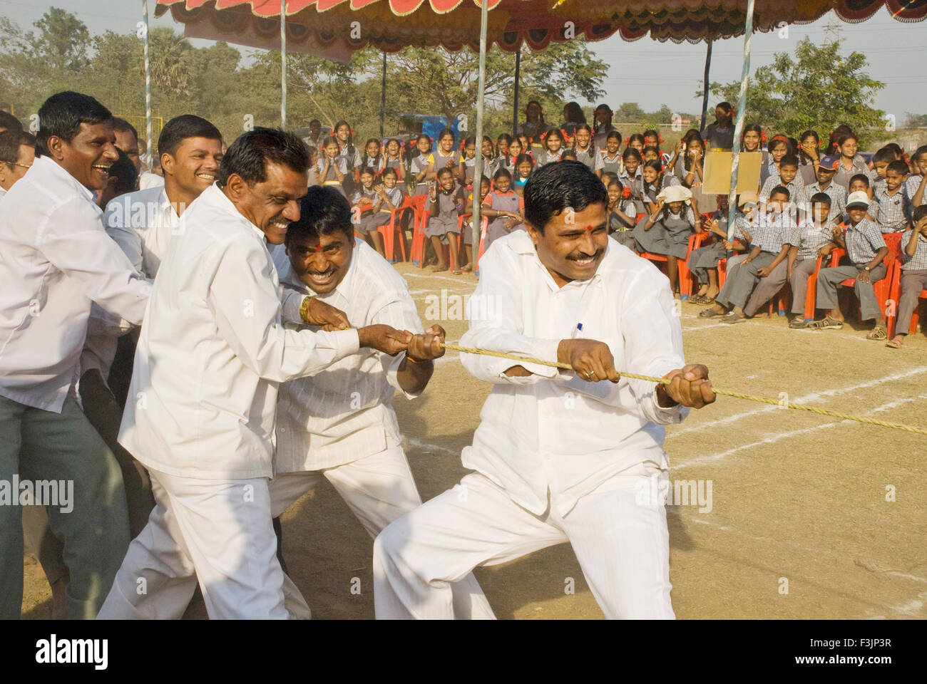 Tug of war india hi-res stock photography and images - Alamy
