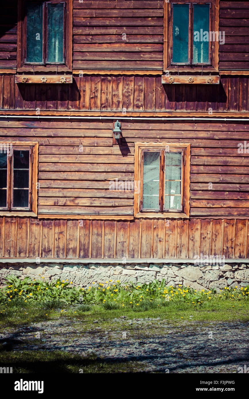 Traditional polish wooden hut from Zakopane, Poland Stock Photo - Alamy