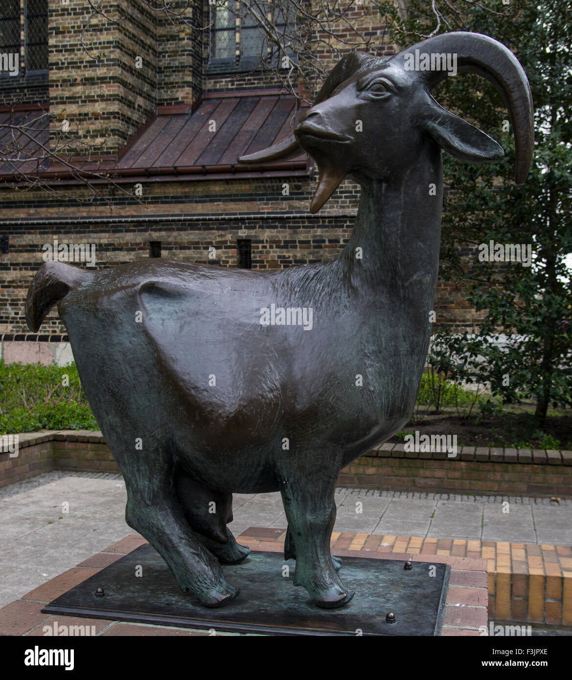 Goat statue hi-res stock photography and images - Alamy