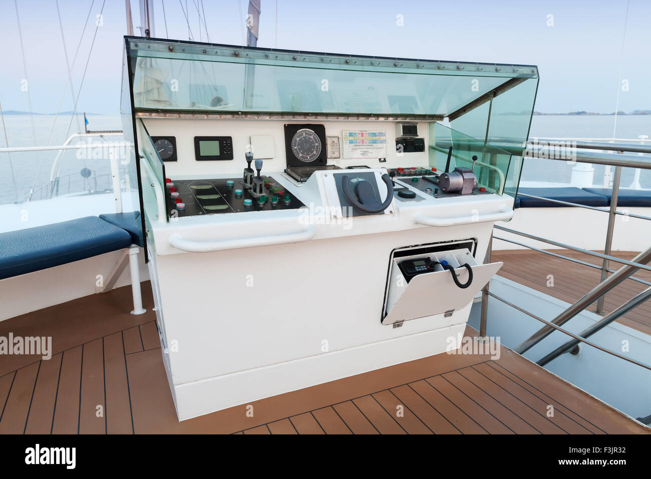 Sailing ship helm hi-res stock photography and images - Alamy