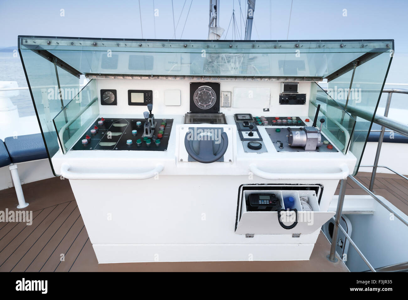 Sailing ship helm hi-res stock photography and images - Alamy