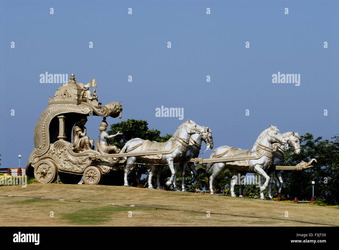 Lord Krishna Bhagavad Gita Arjuna riding horse chariot statues hillock ...