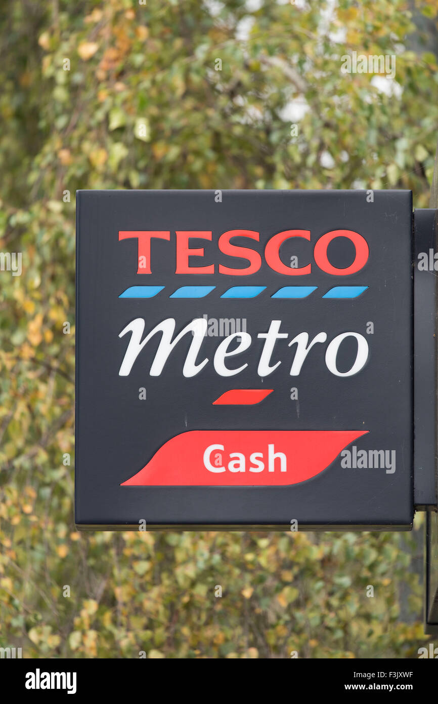 Tesco store logo hi-res stock photography and images - Alamy