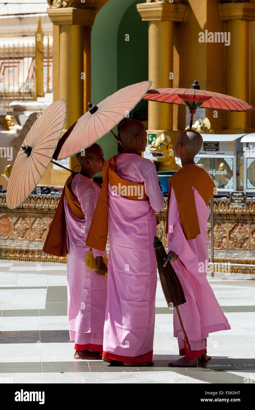Buddhist Nuns at Shwedagon Pagoda Stock Photo - Alamy