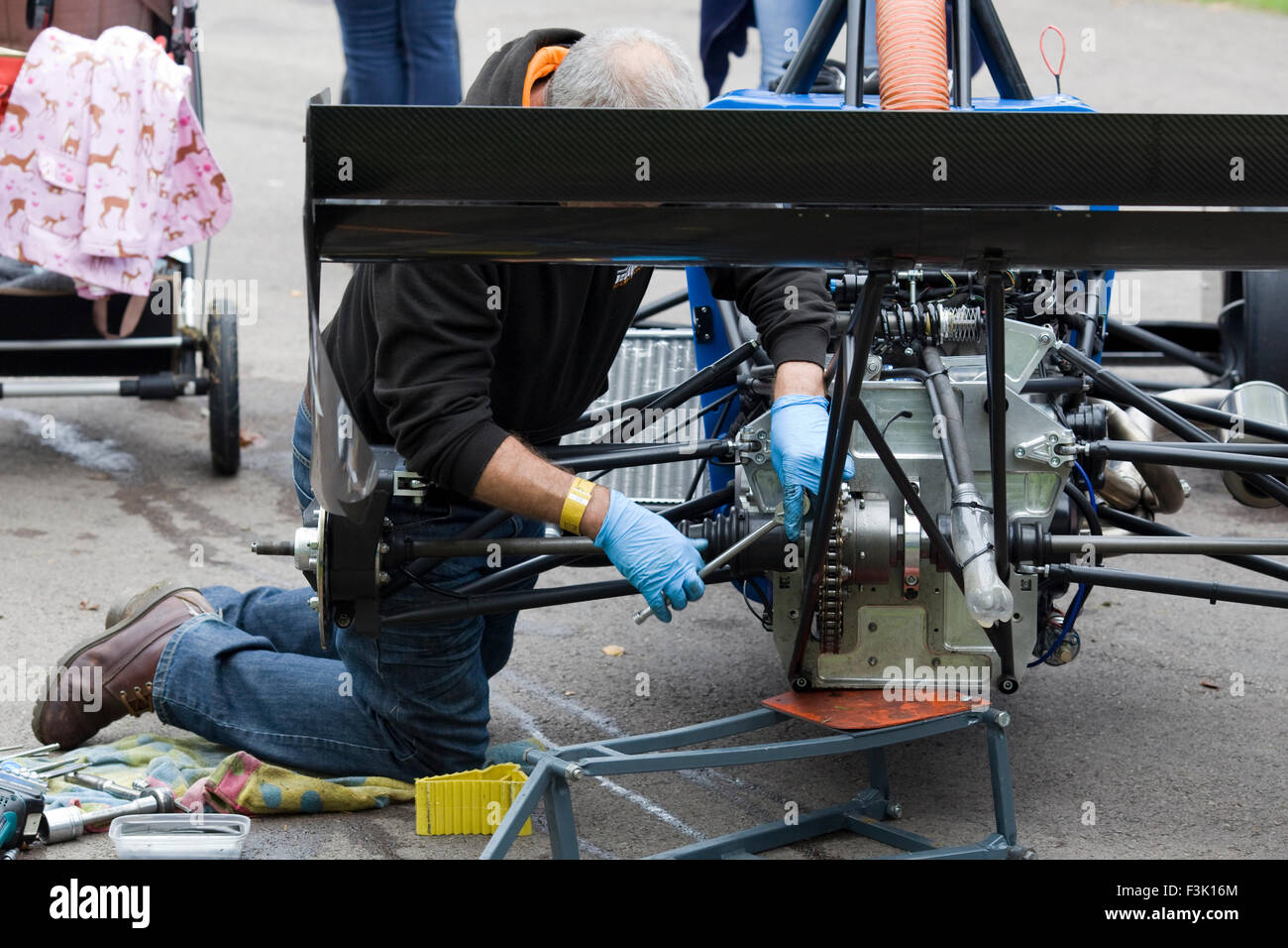 Pit crew at work on a race car hi-res stock photography and images - Alamy