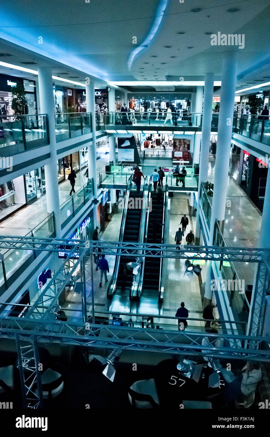 Shopping mall people top view hi-res stock photography and images - Alamy