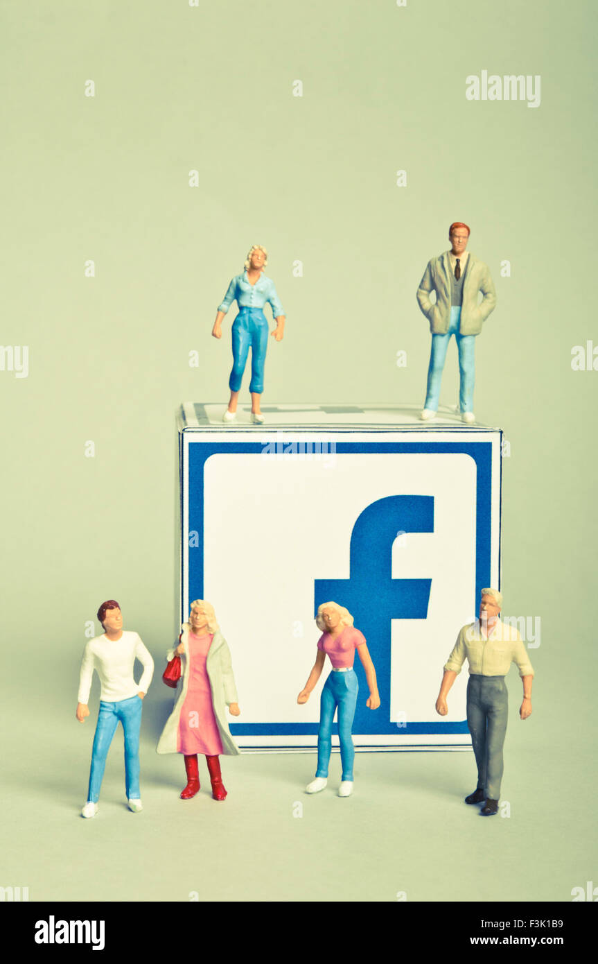 Facebook social media logo hi-res stock photography and images - Alamy