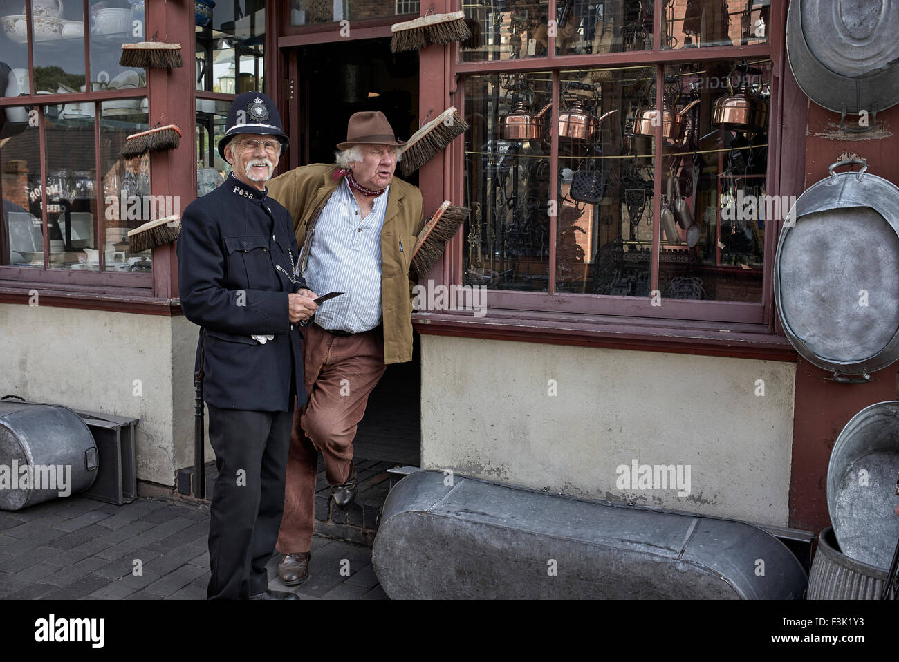 Shopkeepers hi-res stock photography and images - Alamy
