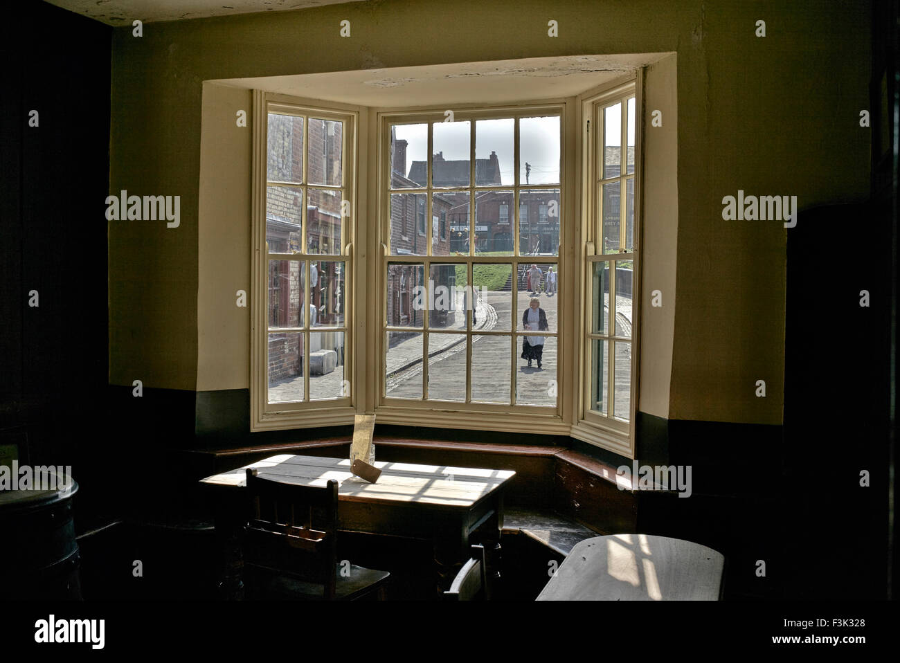 Bay window interior victorian hi-res stock photography and images - Alamy