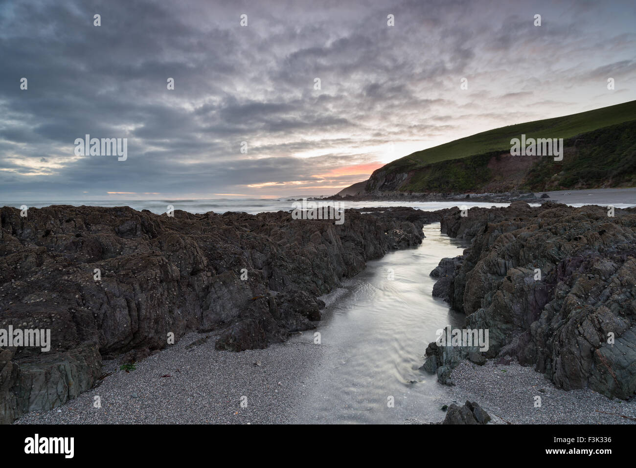 Cornwall landscape dark sky hi-res stock photography and images - Alamy