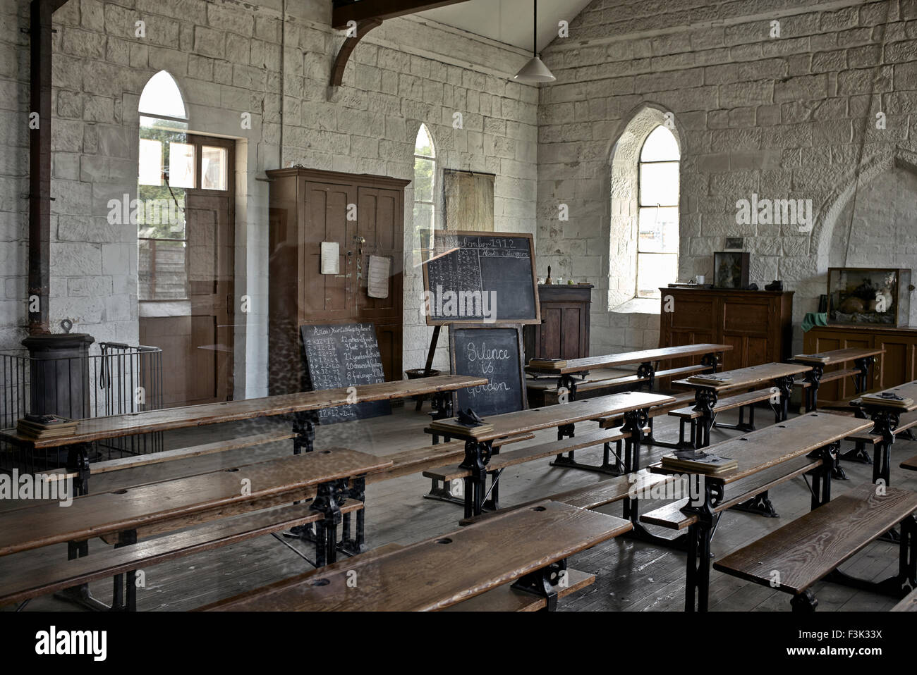 Vintage school classroom. Early 1900's school classroom with period ...