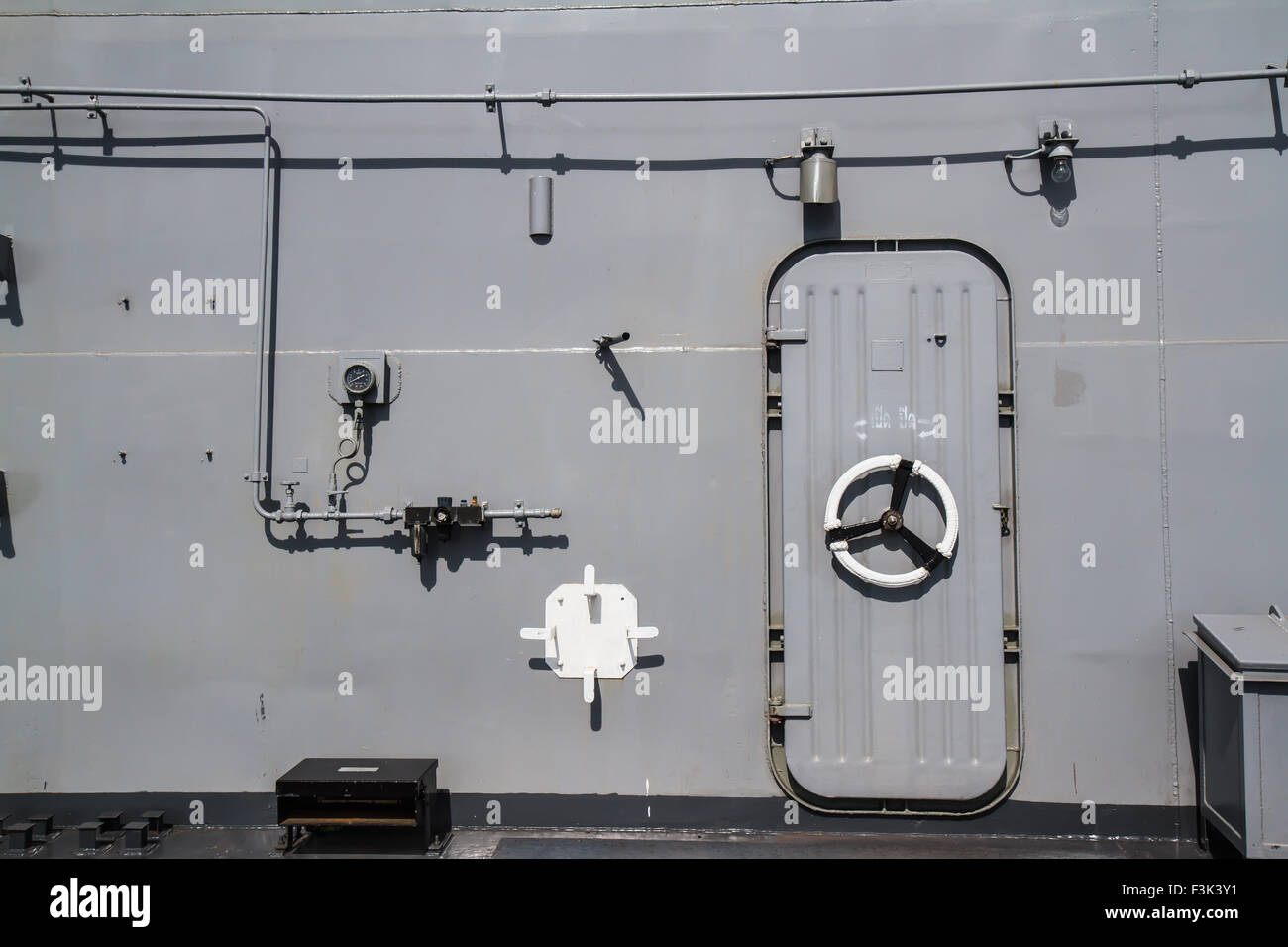 Iron ship door Stock Photo - Alamy