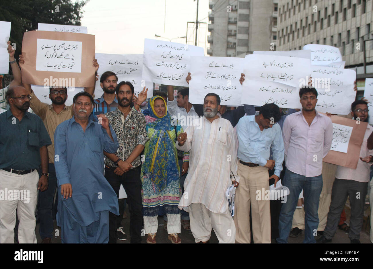Employees of Karachi Board of Intermediate Education are protesting ...