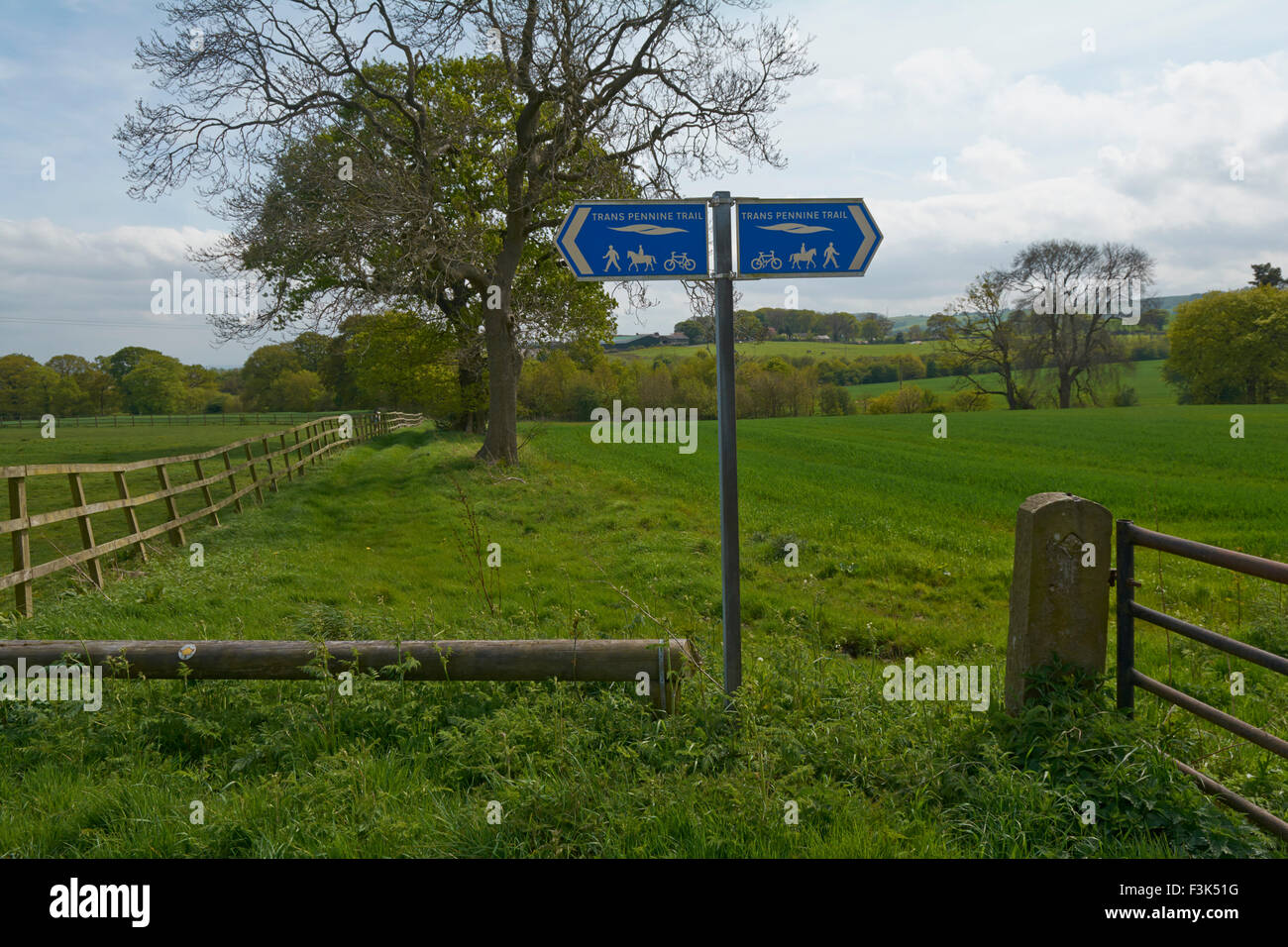 Transpennine trail sign hi-res stock photography and images - Alamy