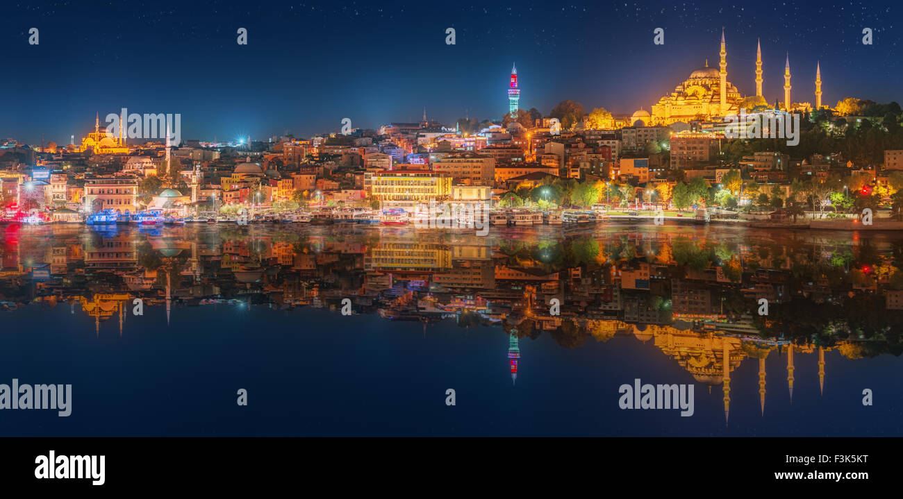 Night life istanbul boat hi-res stock photography and images - Alamy