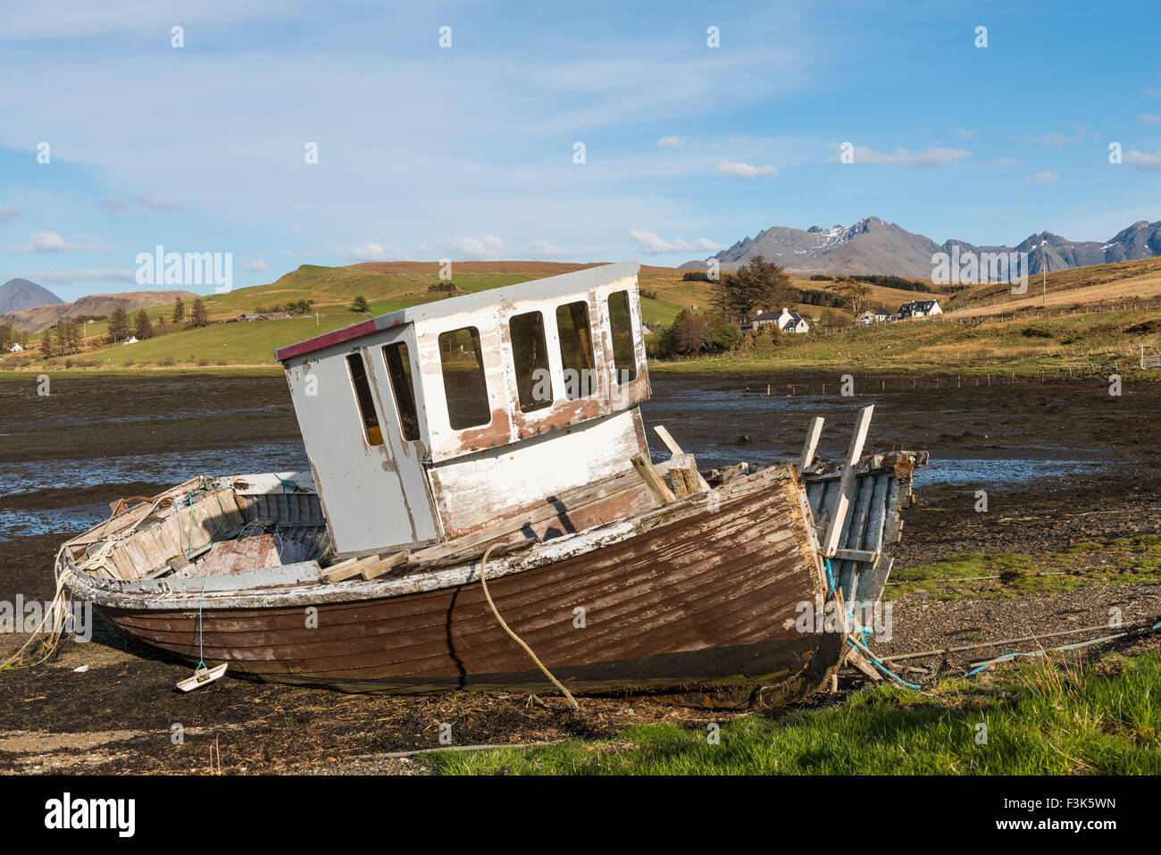 Old shipwreck at the coastline on the Isle of Skye in Scotland Stock ...