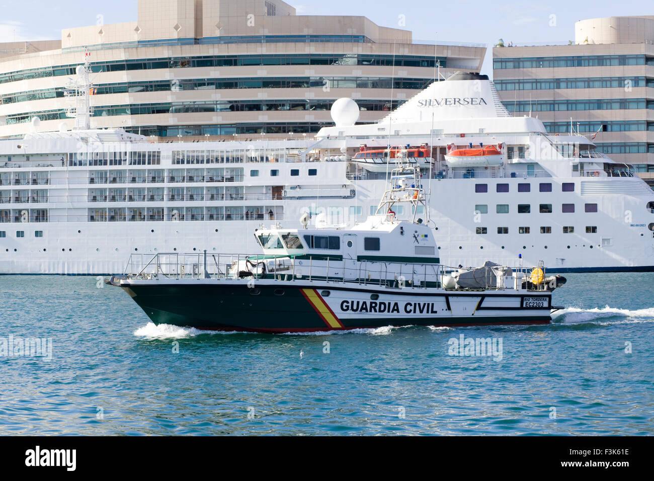 Guardia Civil police boat with a cruise ship in the Marina Barcelona ...