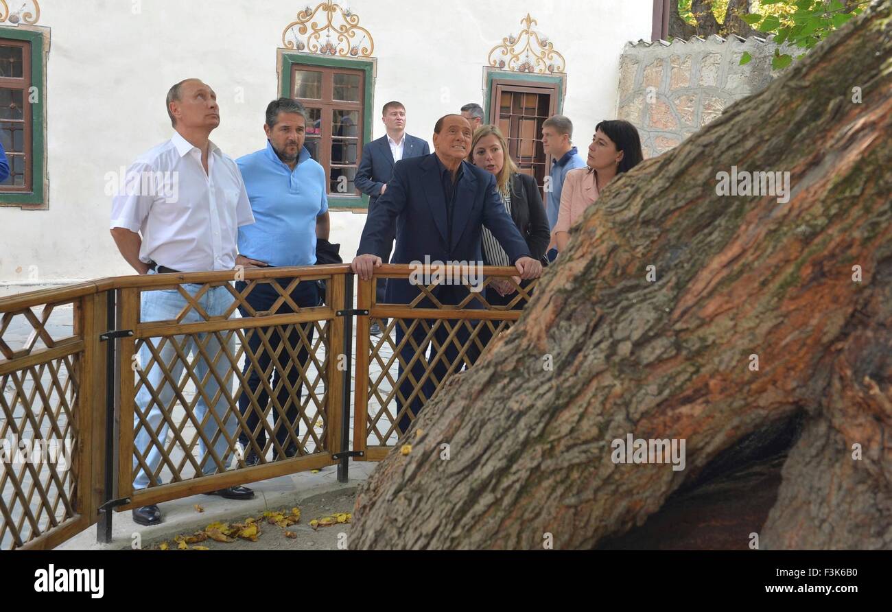 Russian President Vladimir Putin and former Italian Prime Minister ...