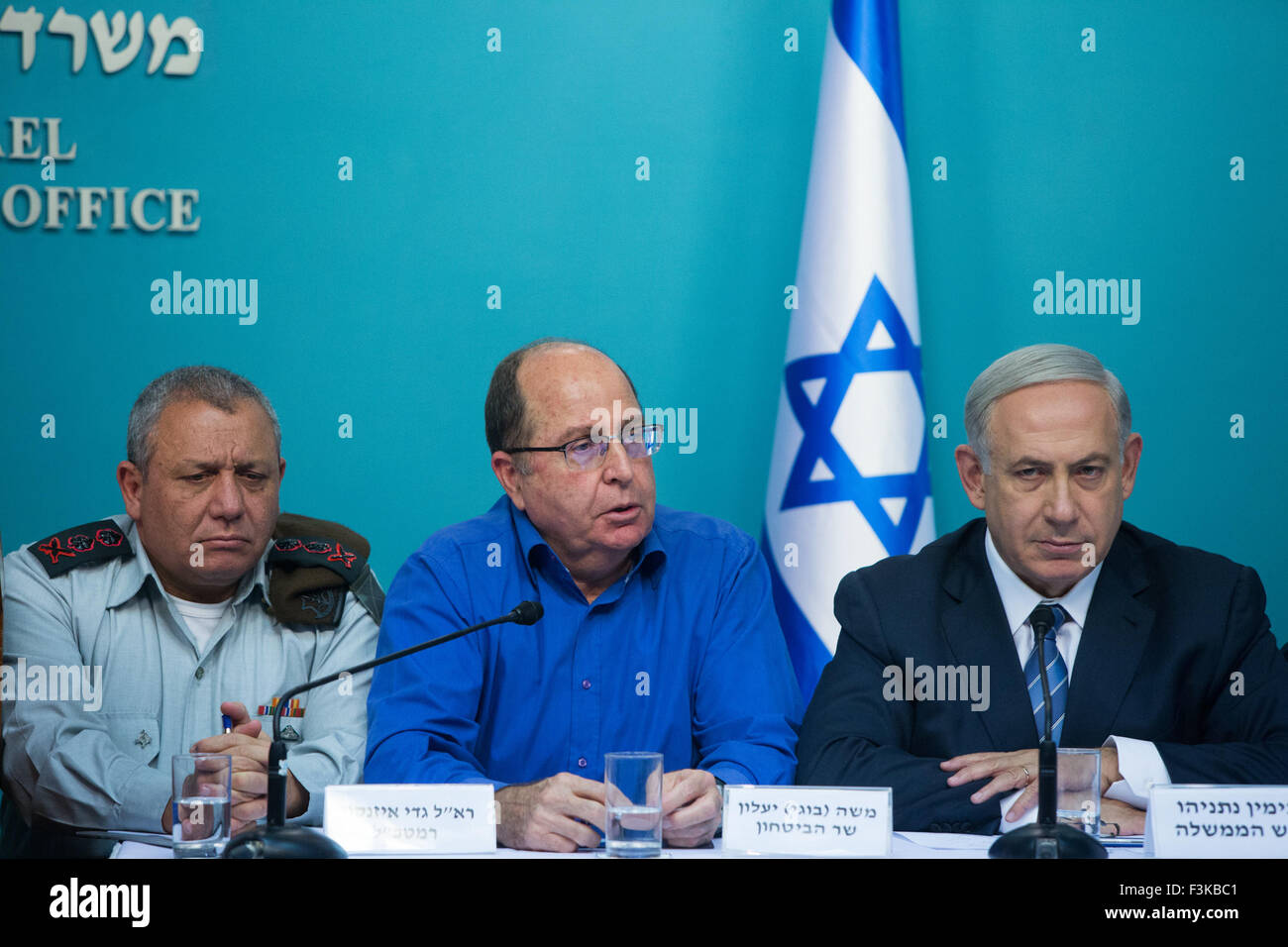 Jerusalem. 8th Oct, 2015. Israeli Prime Minister Benjamin Netanyahu (R ...