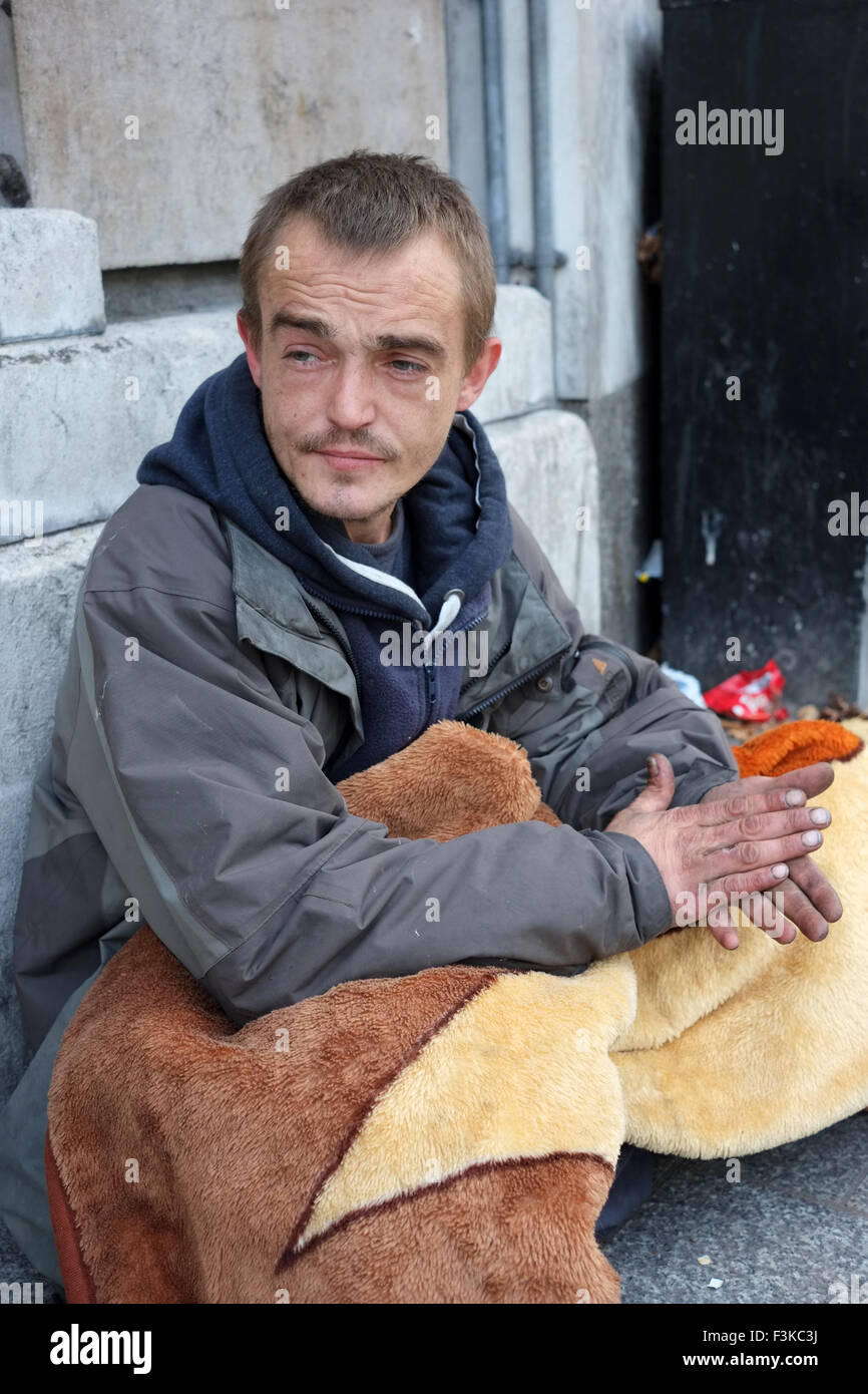 homeless homelessness sleeping rough beg beggar begging hungry cold ...