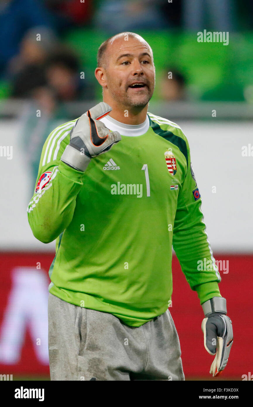 Football header goalkeeper hi-res stock photography and images - Alamy