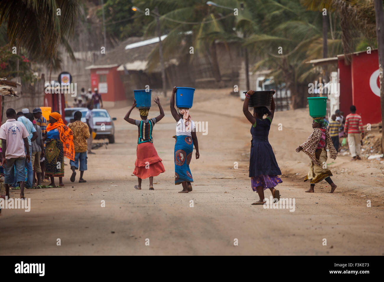Water carriers africa hi-res stock photography and images - Alamy