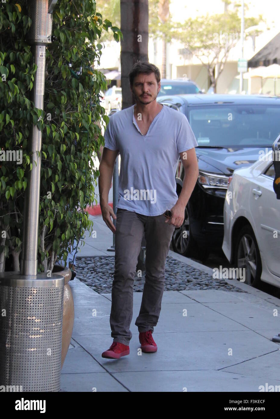 Pedro Pascal spotted out to lunch in Beverly Hills Featuring: Pedro ...