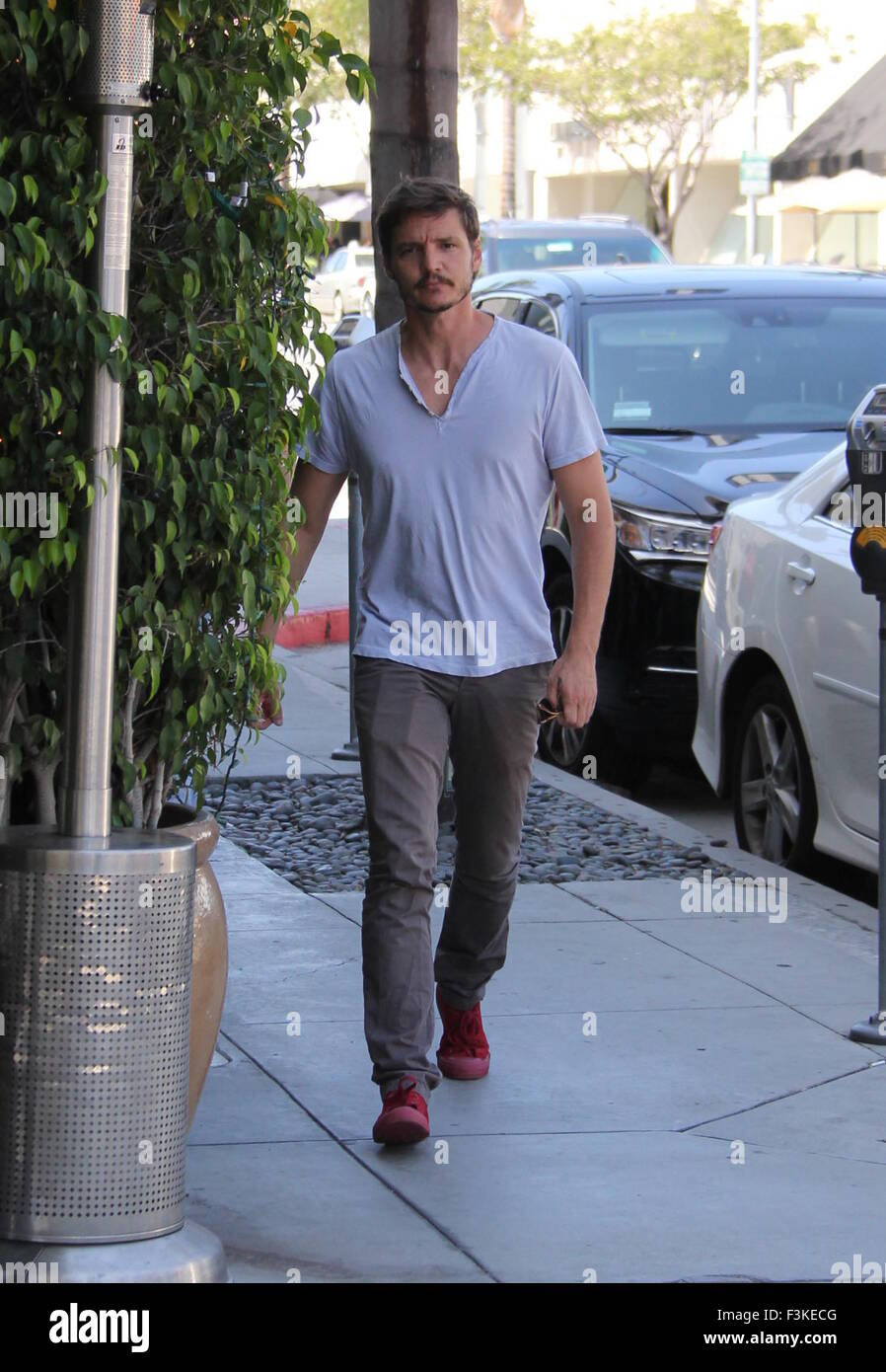 Pedro Pascal spotted out to lunch in Beverly Hills Featuring: Pedro ...