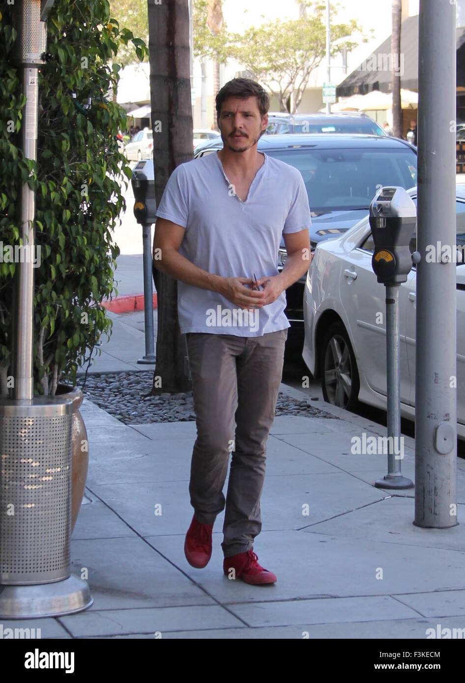 Pedro Pascal spotted out to lunch in Beverly Hills Featuring: Pedro ...