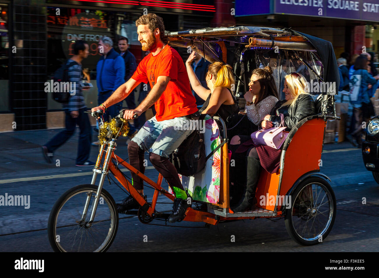 Pedicab pedicabs rickshaw rickshaws hi-res stock photography and images ...
