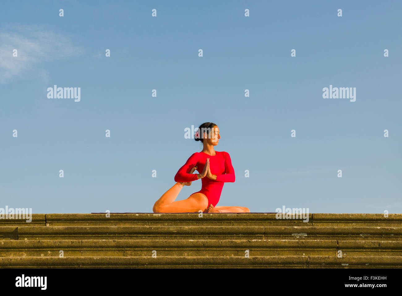 Dove pose hi-res stock photography and images - Alamy