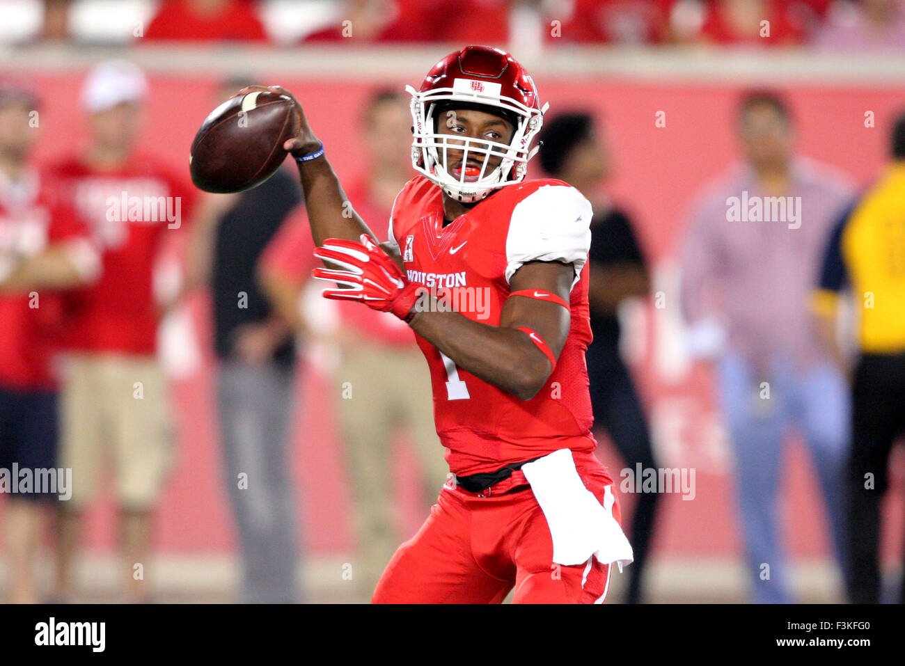 Houston, TX, USA. 08th Oct, 2015. Houston Cougars quarterback Greg Ward ...