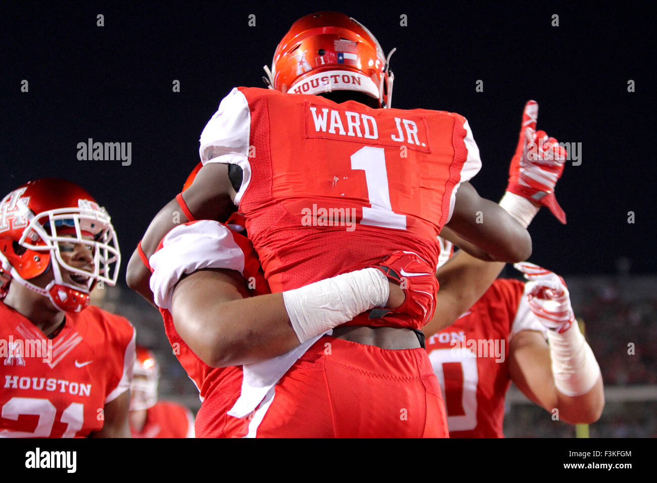 Houston, TX, USA. 08th Oct, 2015. Houston Cougars quarterback Greg Ward ...