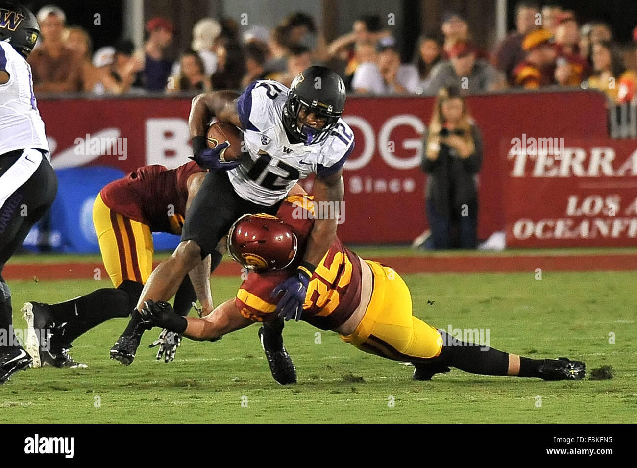 Los Angeles, CA, USA. 8th Oct, 2015. Washington Huskies fullback Dwayne ...