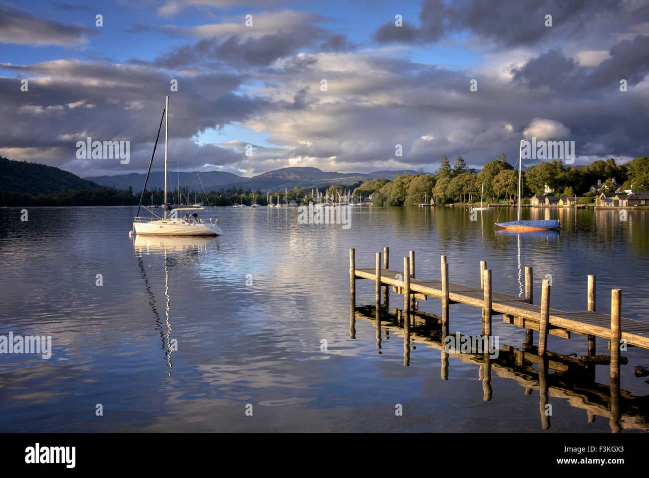 Lake Windermere sunset. Summer evening with golden light. Lake District ...