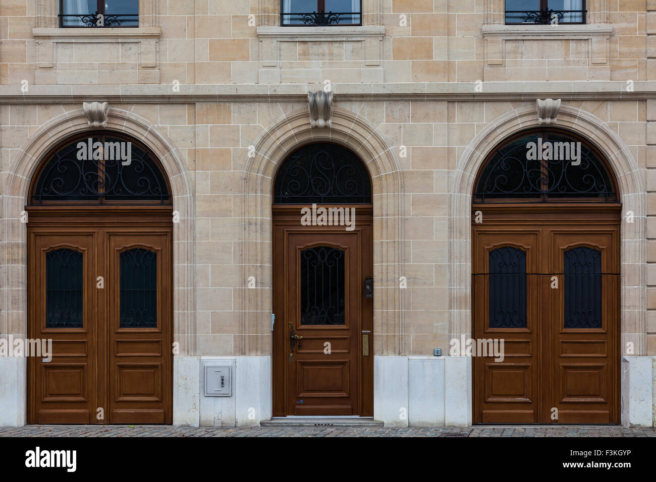 Entry doors hi-res stock photography and images - Alamy