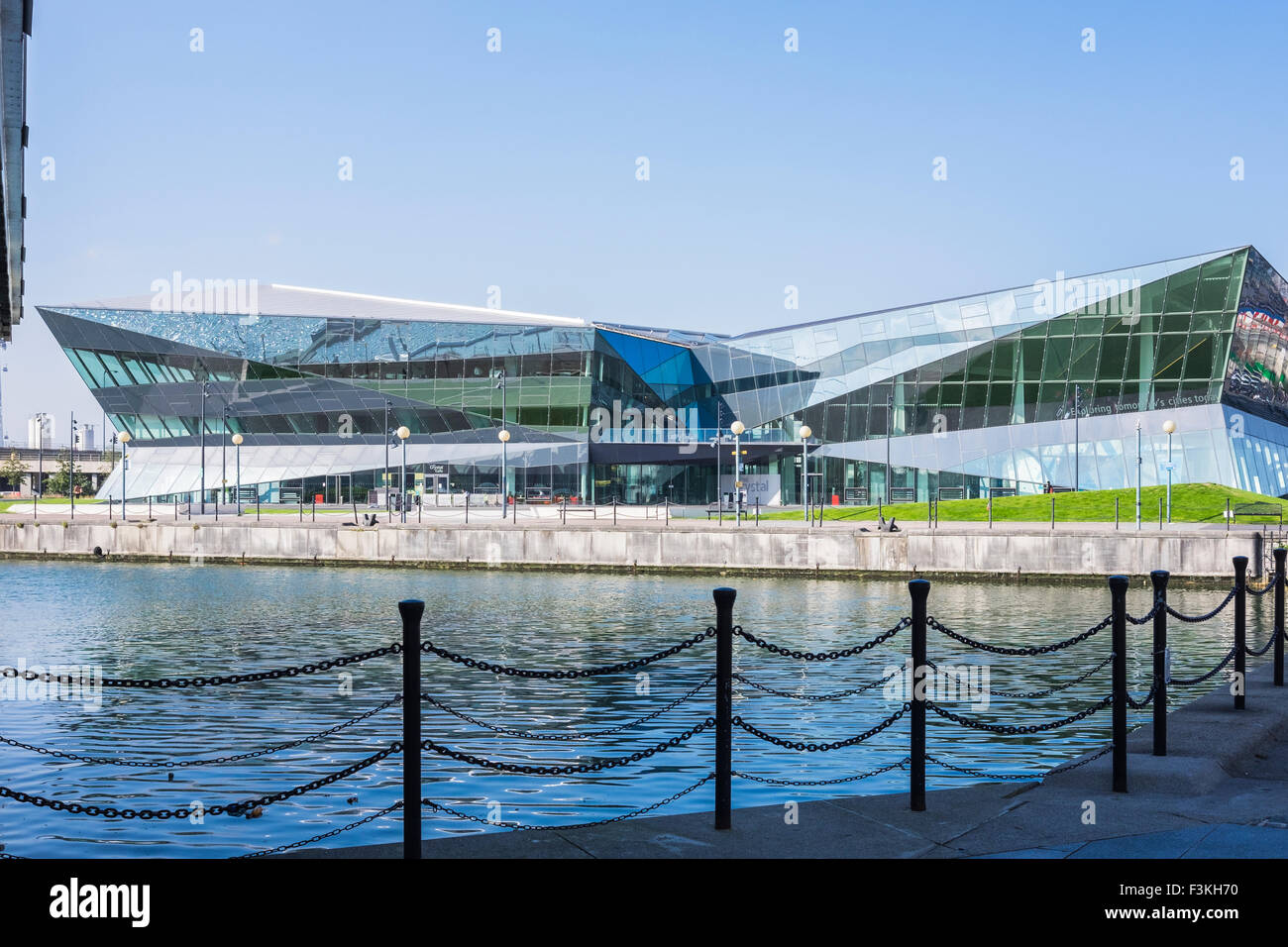 The crystal building london hi-res stock photography and images - Alamy