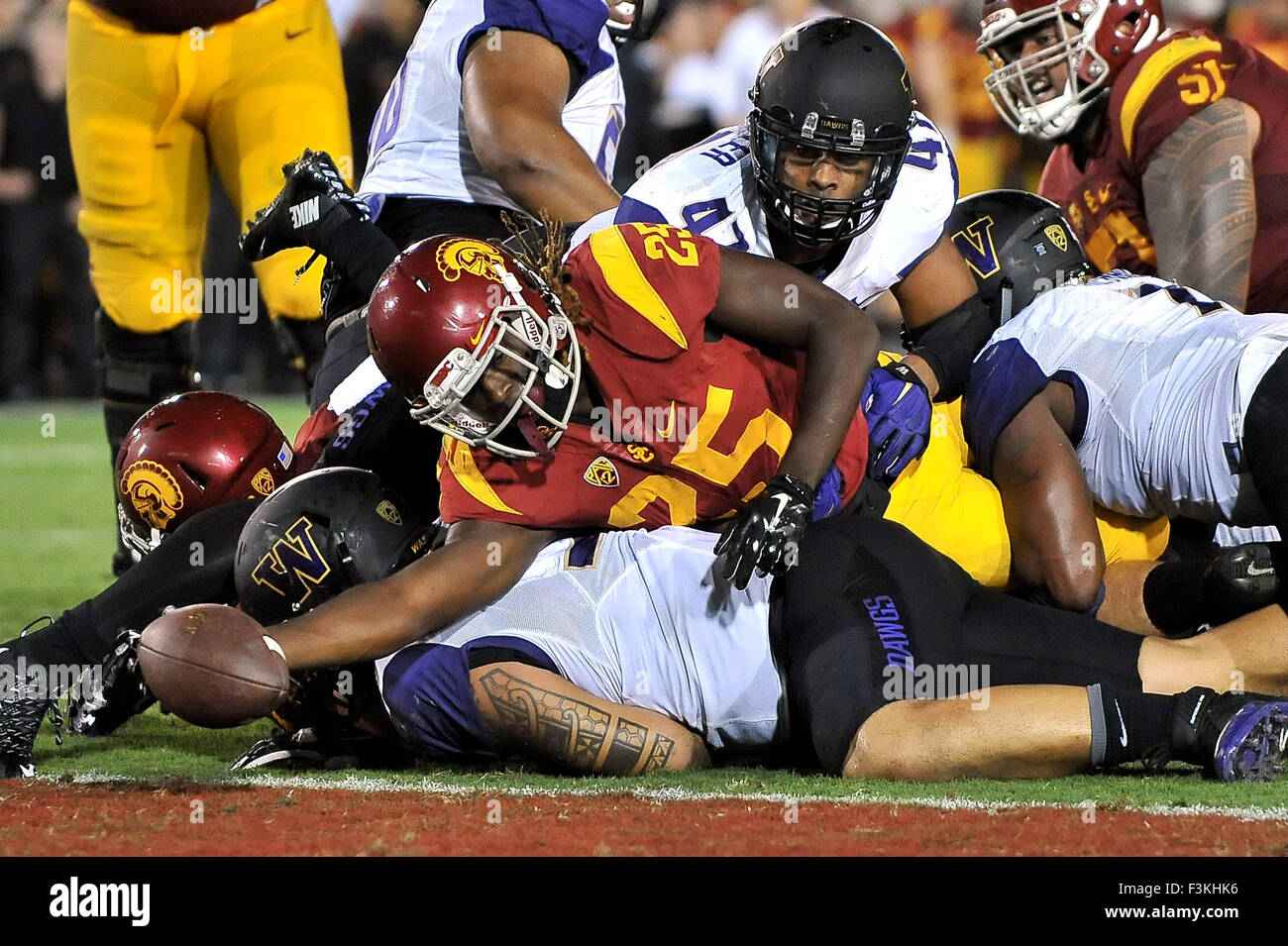 Los Angeles, CA, USA. 8th Oct, 2015. USC Trojans running back Ronald ...