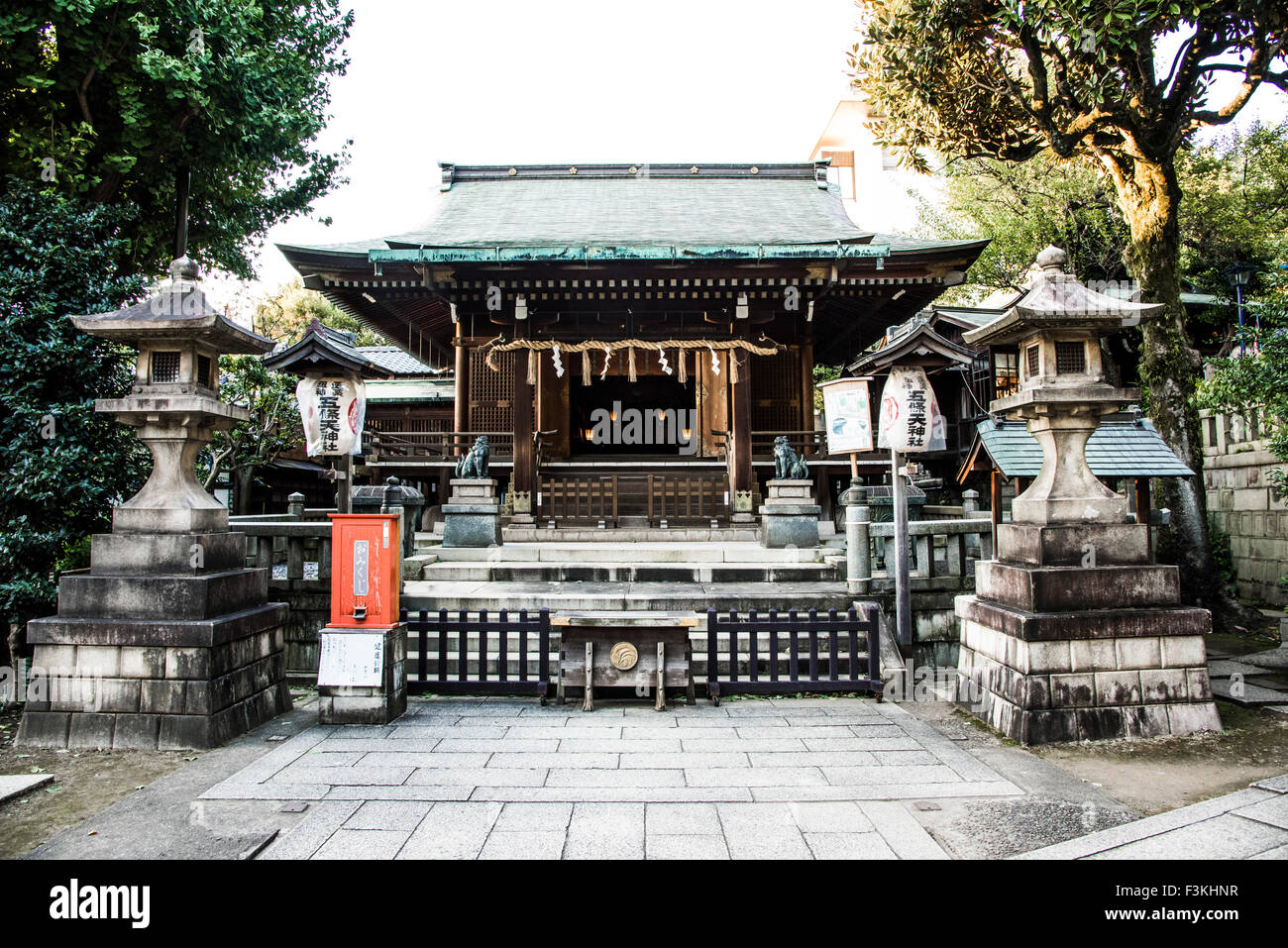 Hanazono Inari Shrine,Ueno Park,Taito-Ku,Tokyo,Japan Stock Photo - Alamy