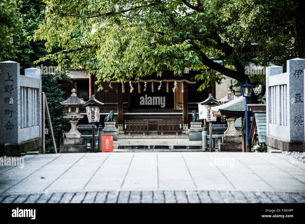 Hanazono Inari Shrine,Ueno Park,Taito-Ku,Tokyo,Japan Stock Photo - Alamy