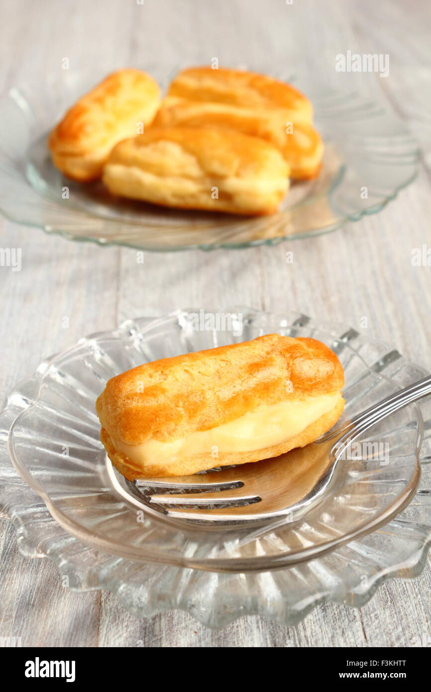 Eclair with cream Stock Photo - Alamy