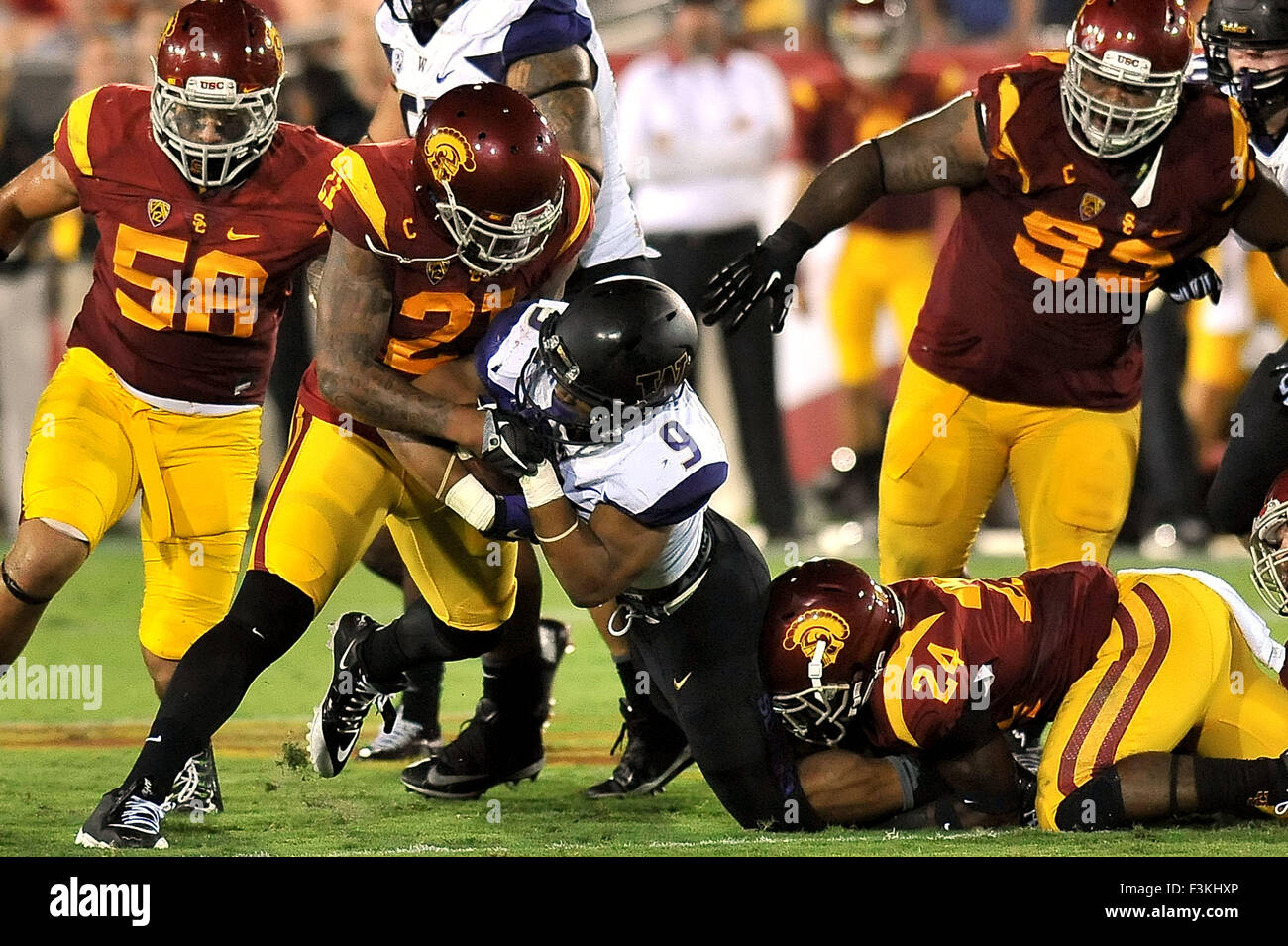 Los Angeles, CA, USA. 8th Oct, 2015. Washington Huskies fullback Myles ...