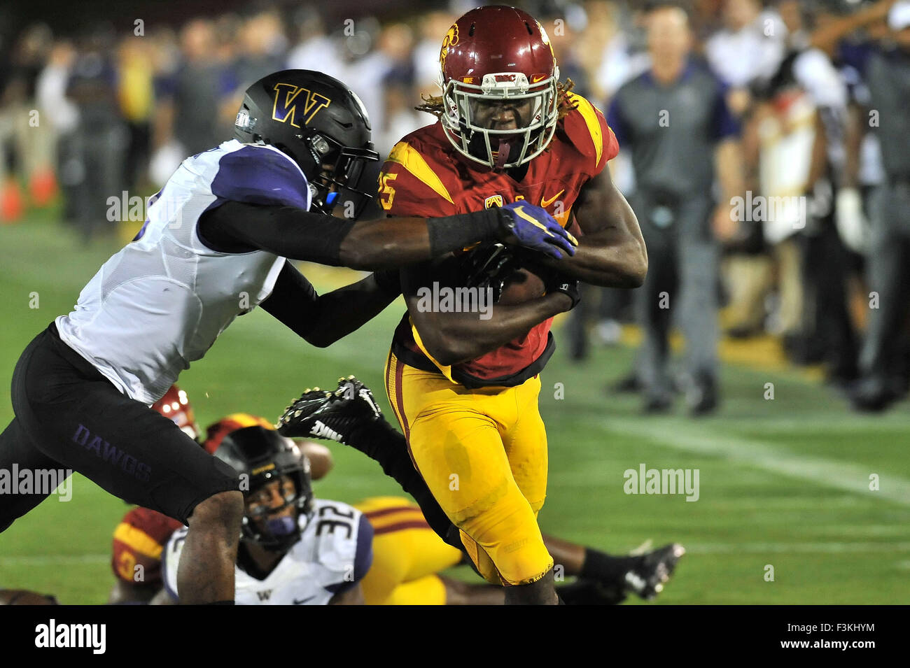 Los Angeles, CA, USA. 8th Oct, 2015. USC Trojans running back Ronald ...