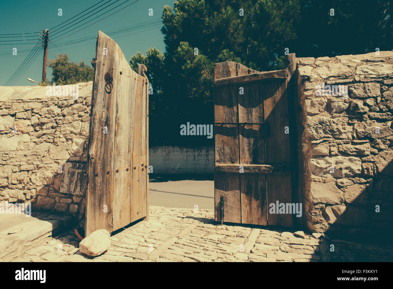 Old wooden gate Stock Photo - Alamy