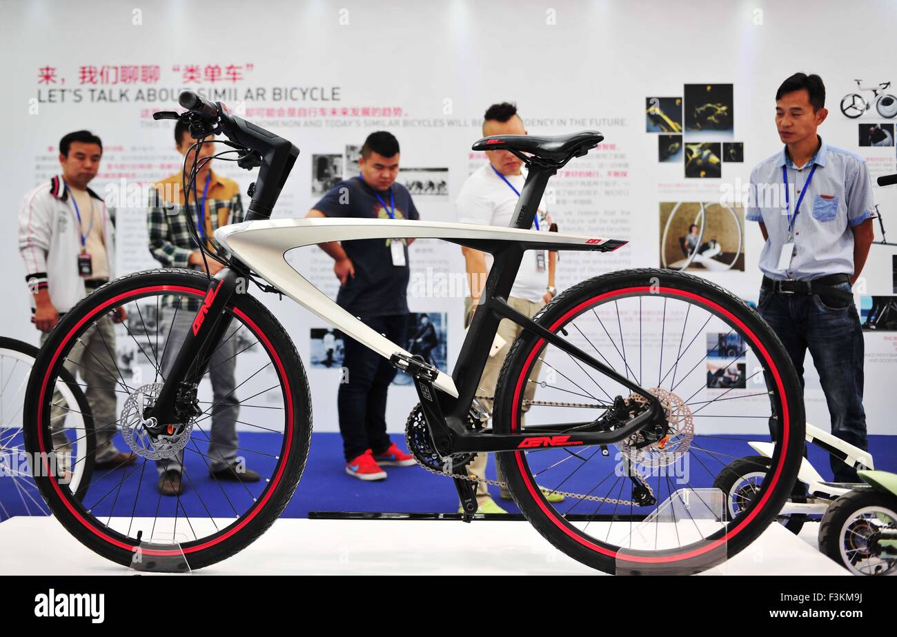 (151009) -- KUNSHAN, Oct. 9, 2015 (Xinhua) -- People visit Asia Cycle ...