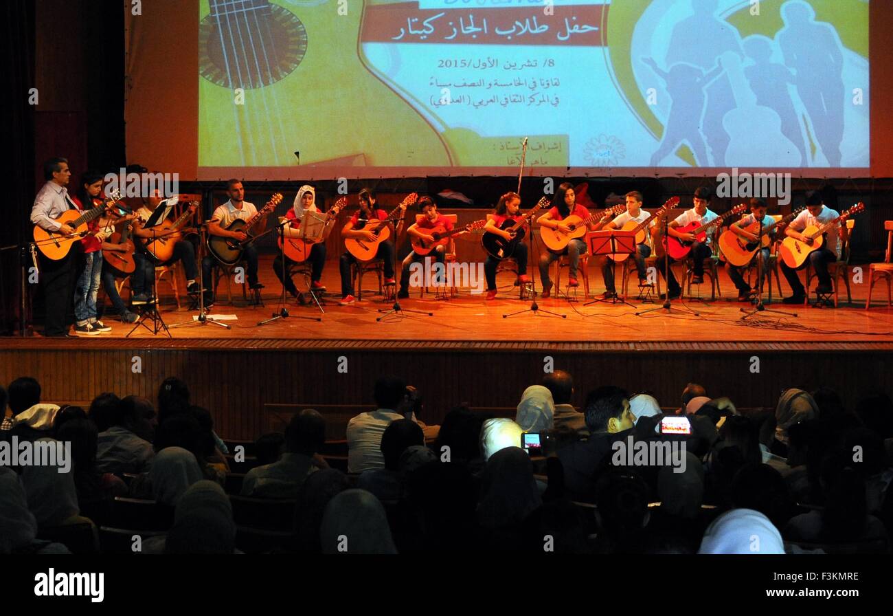 (151009) -- DAMASCUS, Oct. 9, 2015 (Xinhua) -- Syrian children play ...